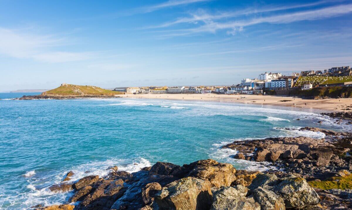 Cornwall’s Top Surfing Spots: Where to Catch the Best Waves - CornishStuff